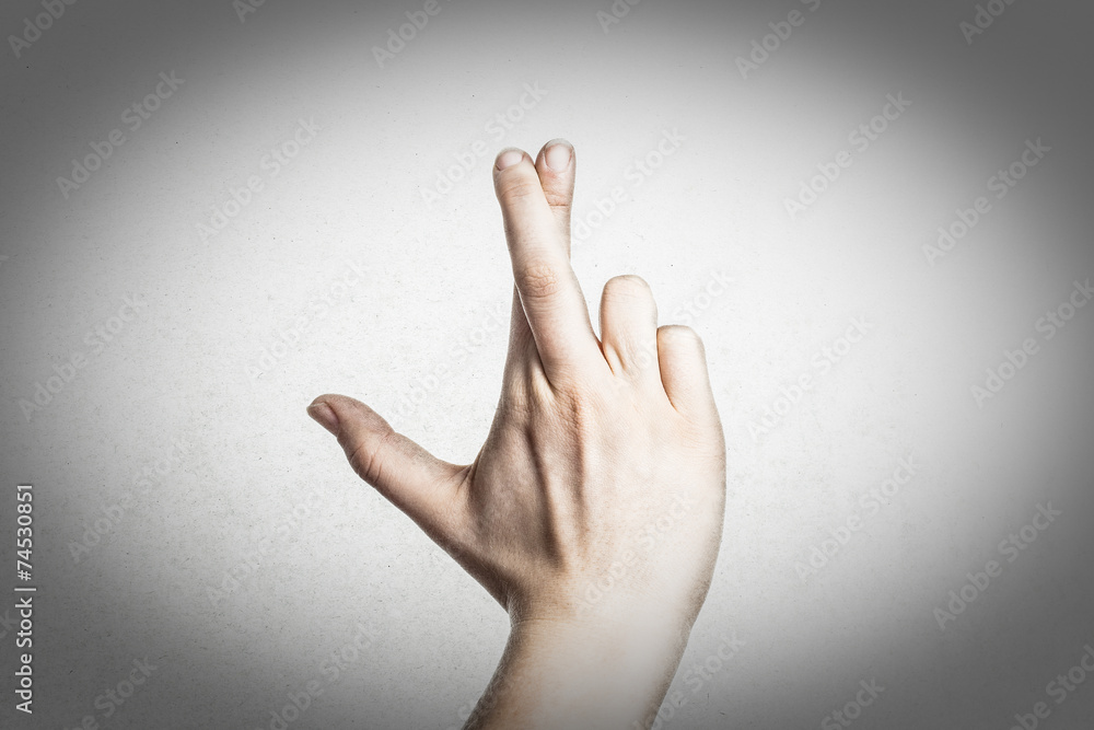 Finger kreuzen Stock-Foto | Adobe Stock