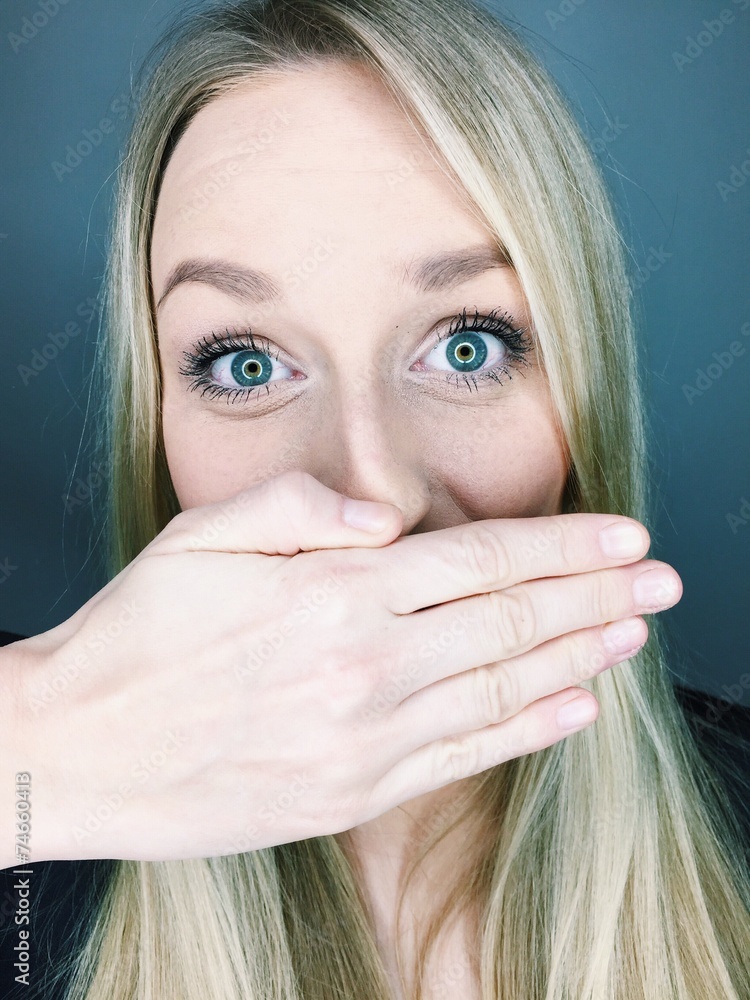 Junge Frau schweigt Stock Photo | Adobe Stock