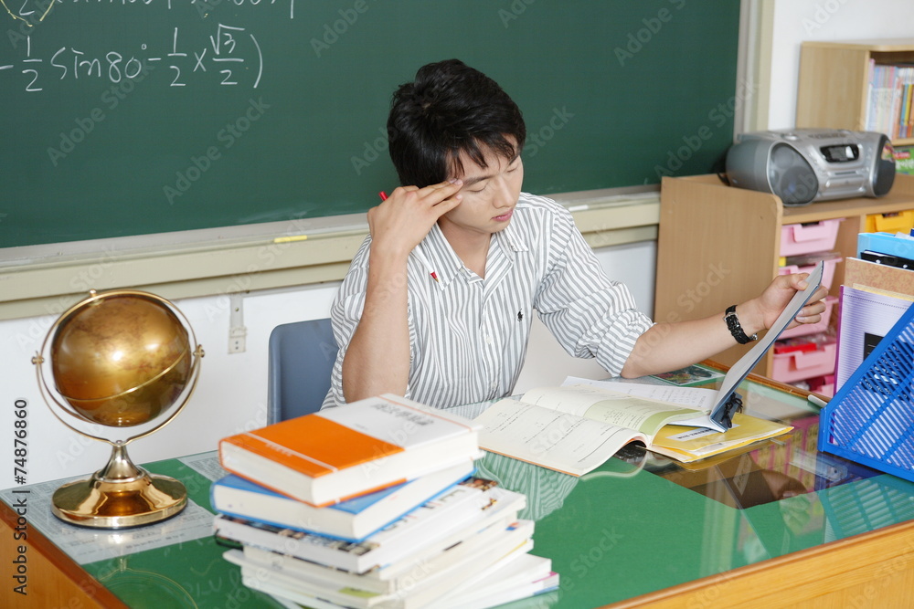 고등학교 교실 안 선생님 Stock Photo | Adobe Stock