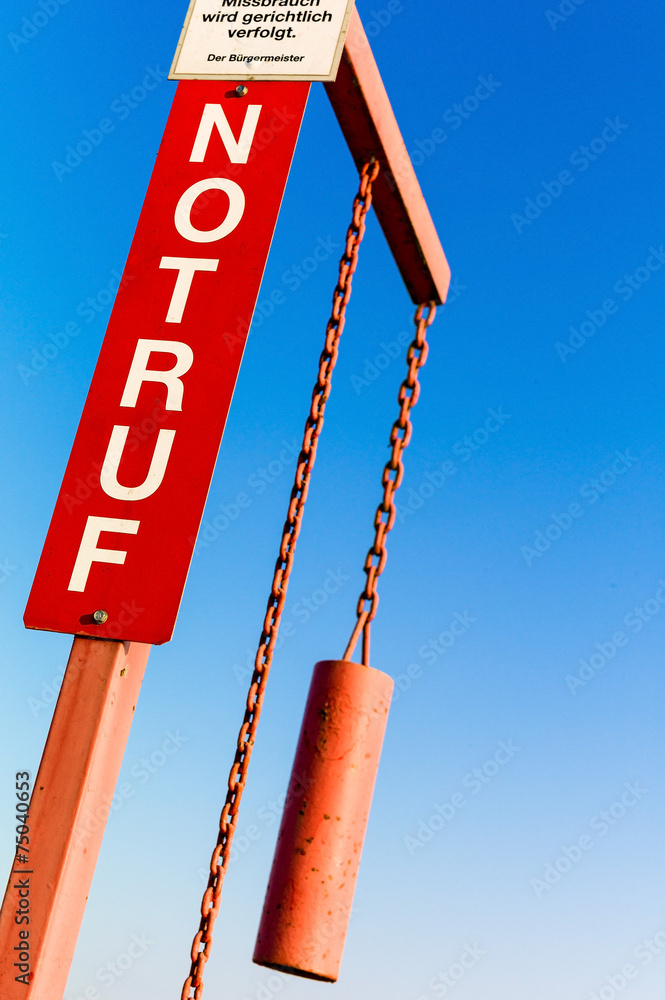 Schild mit Schriftzug Notruf Stock Photo | Adobe Stock