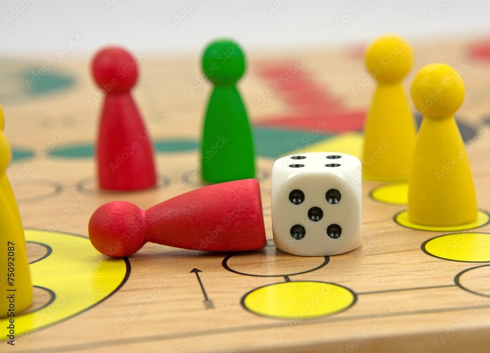 Brettspiele, Gesellschaftsspiele Stock-Foto | Adobe Stock