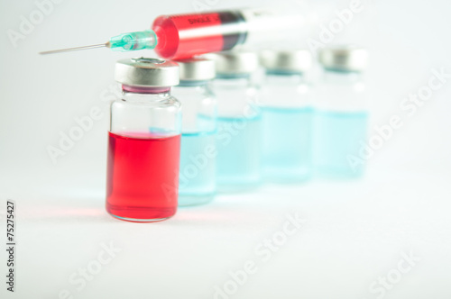 Red liquid in injection syringe and vials #75276492 - Wzory roślinne ...