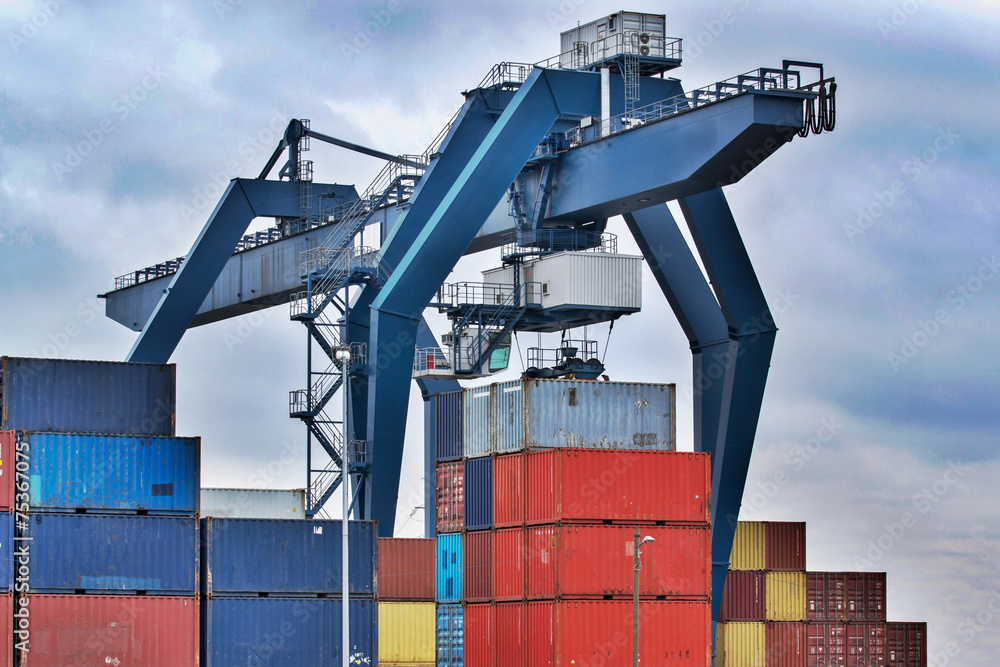Containerkran Stock-Foto | Adobe Stock
