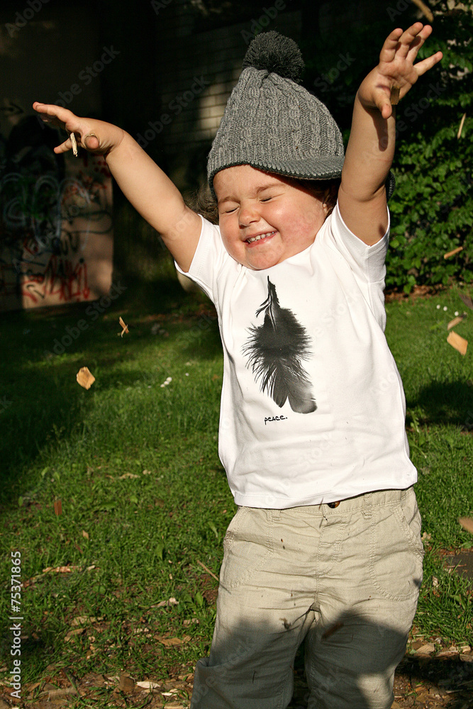 glückliches kind kleinkind kid girl freude emotion jubel Stock-Foto ...