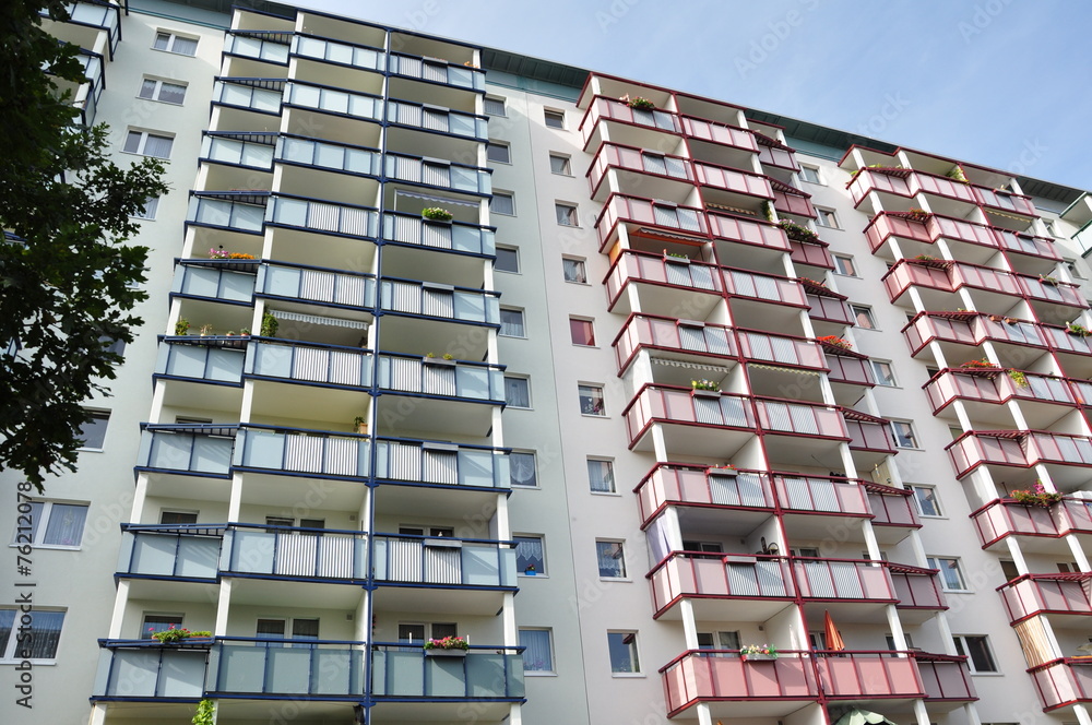 Plattenbau in Ostdeutschland Stock-Foto | Adobe Stock