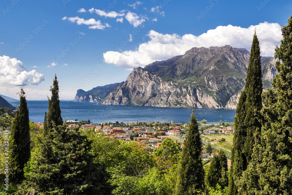 Herrlicher Blick zum Gardasee, Italien Stock-Foto | Adobe Stock