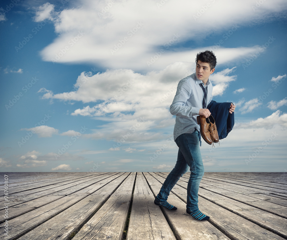 Man stealthily escapes foto de Stock | Adobe Stock