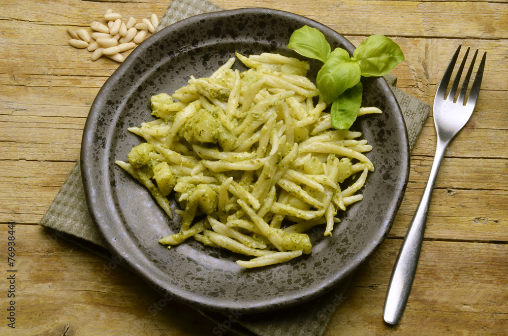 Trofie Trofiette 이탈리아 요리 ಇಟ್ಯಾಲಿಯನ್‌ ಪಾಕಪದ್ಧತಿ Cucina italiana Stock ...