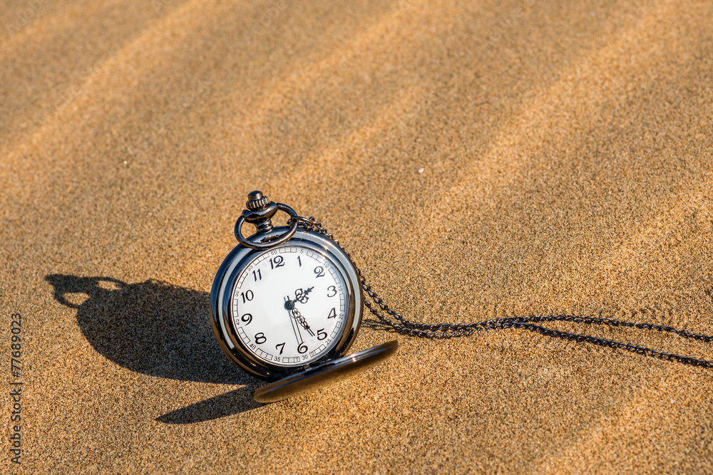 Pocket watch buried in sand Stock-Foto | Adobe Stock