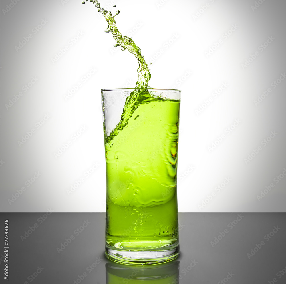 Foto Stock bibita fresca splash | Adobe Stock