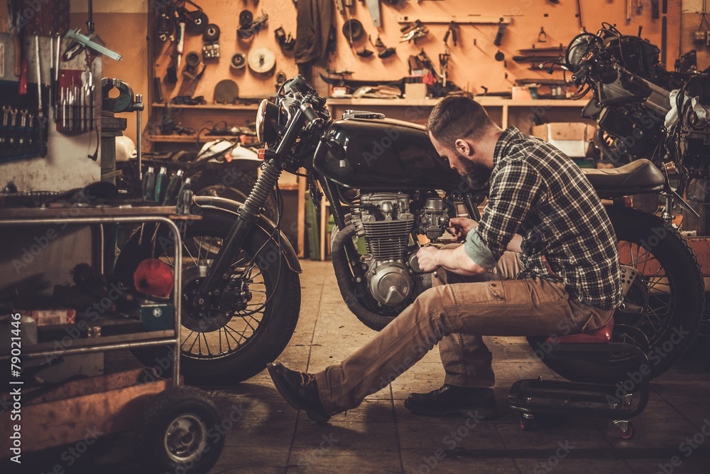 Mechanic building vintage style cafe-racer motorcycle Stock Photo ...