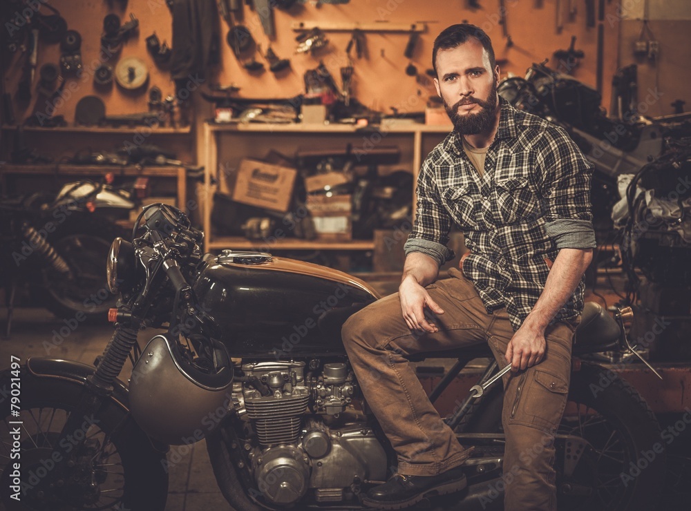 Mechanic building vintage style cafe-racer motorcycle Stock Photo ...
