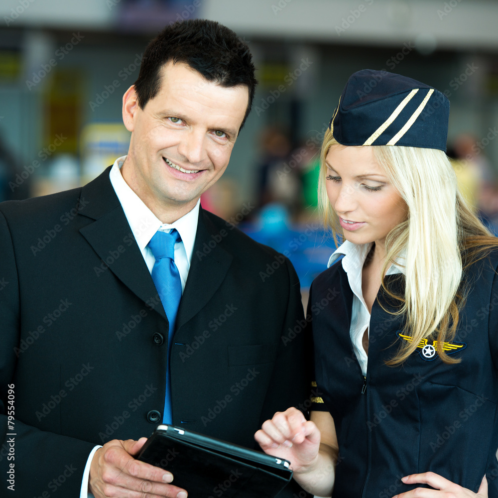 beratung am flughafen Stock-Foto | Adobe Stock