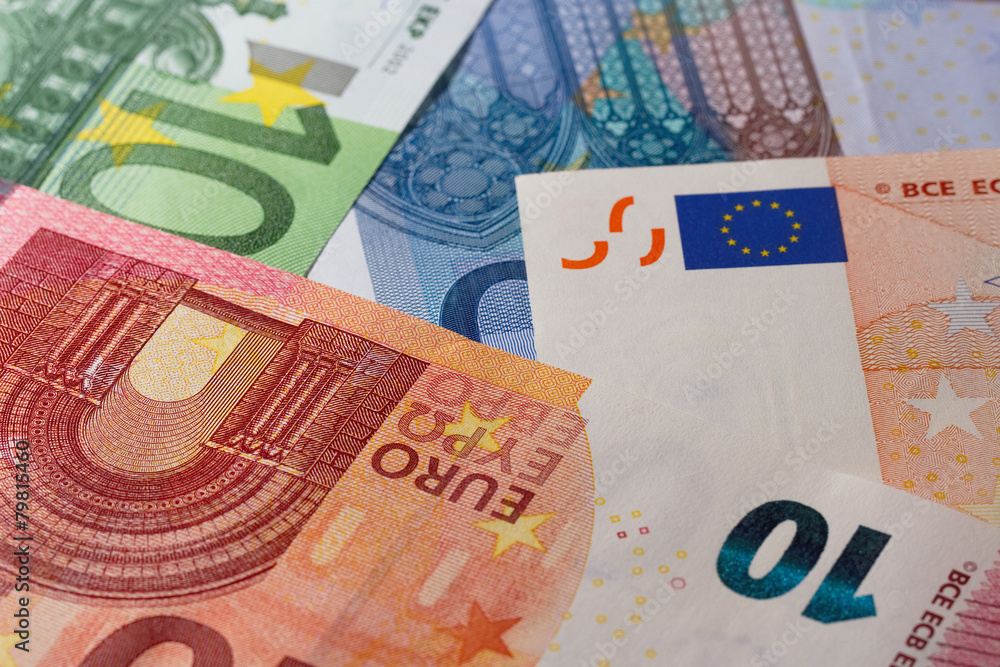 Geldscheine liegend Stock-Foto | Adobe Stock