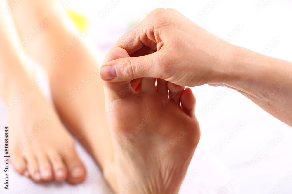 Ból stóp, masaż akupresura Stock Photo | Adobe Stock