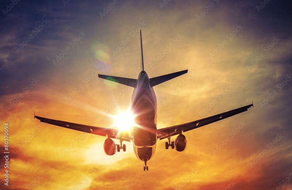 Foto Stock Airplane and the Sun | Adobe Stock Foto Stock Airplane and the Sun | Adobe Stock