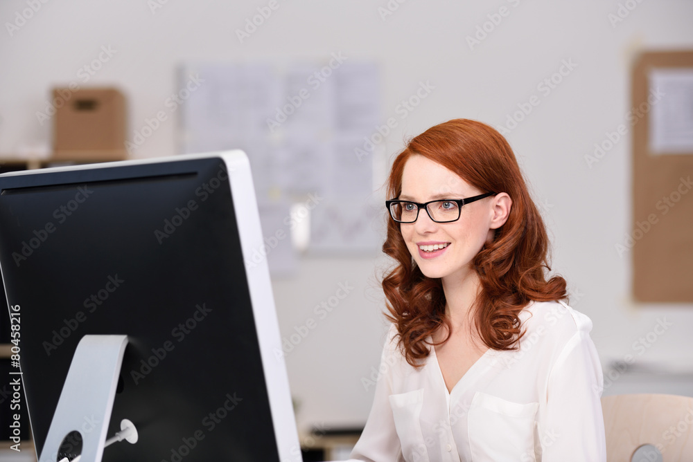 angestellte im büro Stock-Foto | Adobe Stock