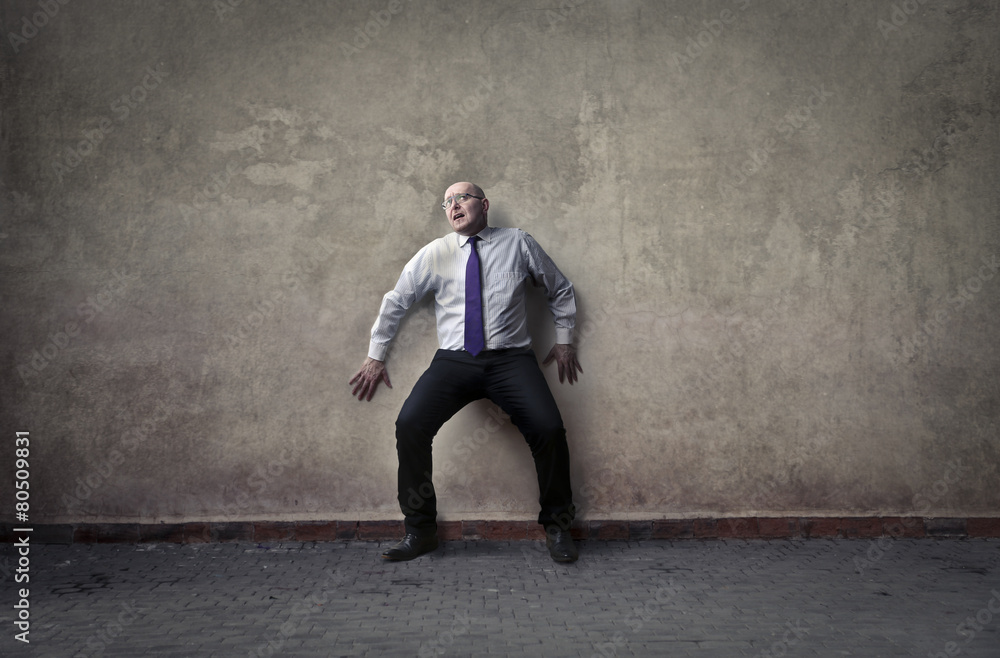 Zdjęcie Stock: With his back to the wall | Adobe Stock