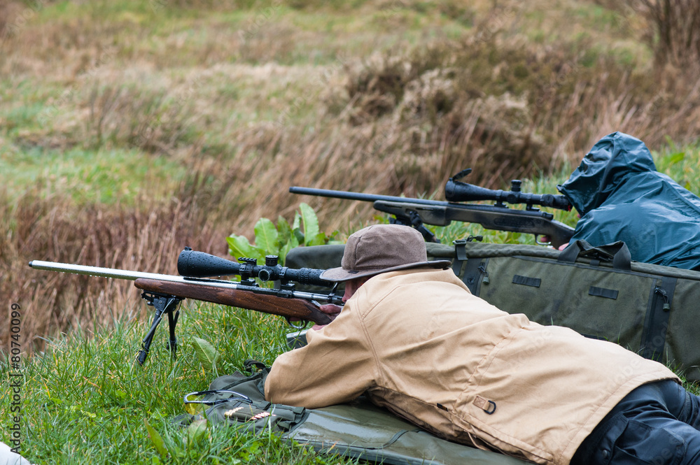rifle target shooting foto de Stock | Adobe Stock