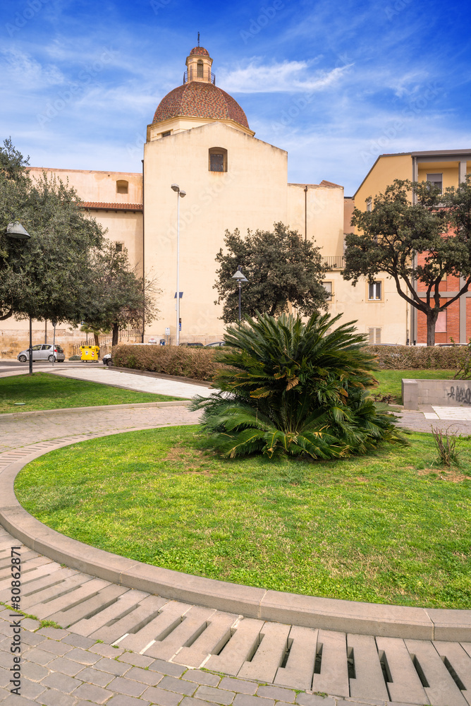 Cagliari, piazza Ss Cosma e Damiano e chiesa di San Lucifero Stock ...