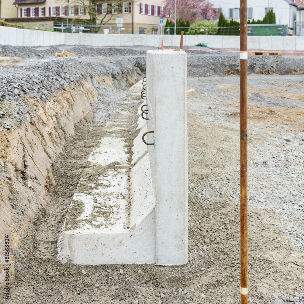 Neue Betonmauer aus Fertigteilen Stock-Foto | Adobe Stock