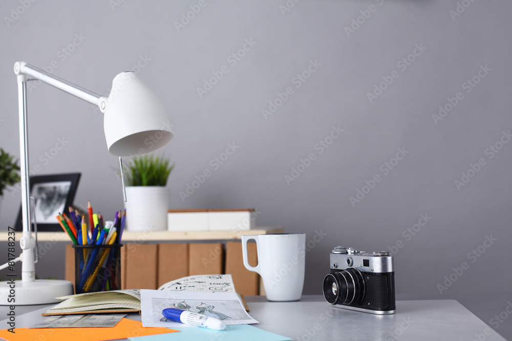 Designer's table with notes and tools foto de Stock | Adobe Stock