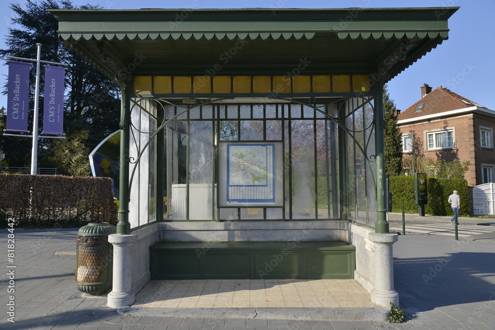 Aubette "Belle Epoque" à l'arrêt de tram :gare de Boitfort foto de ...