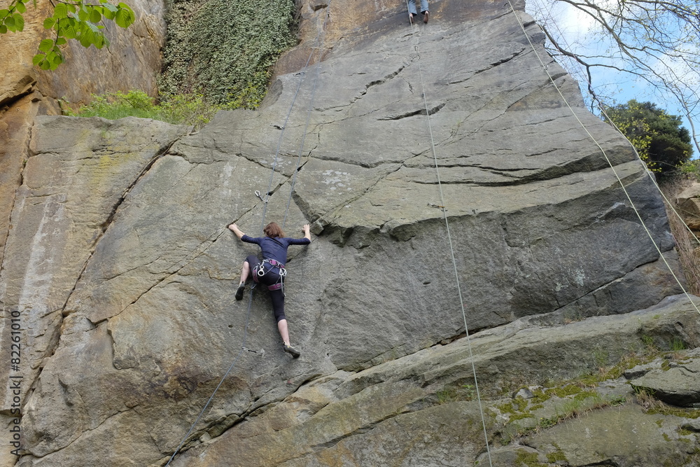 klettern an Felswand Stock-Foto | Adobe Stock