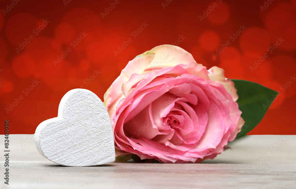 Rose mit Herz Stock-Foto | Adobe Stock