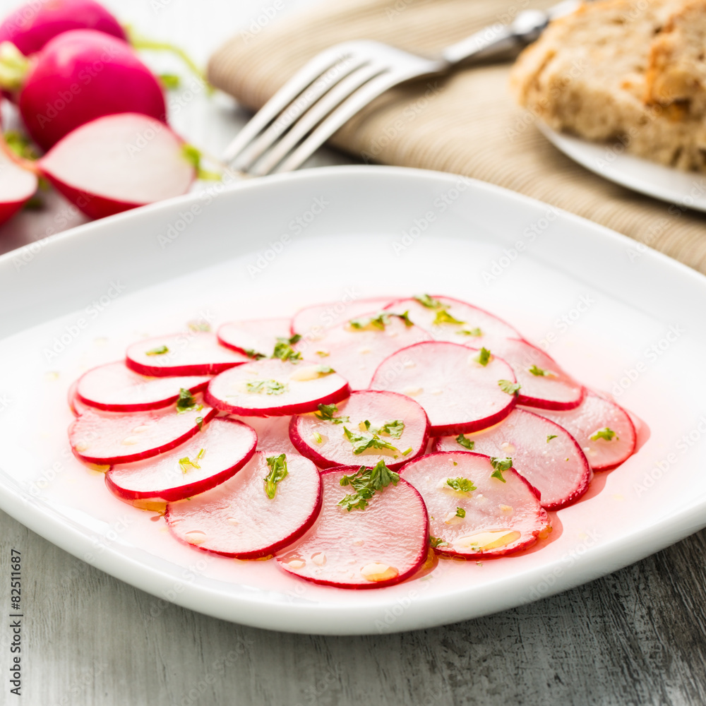 Radieschensalat - radish salat Stock-Foto | Adobe Stock