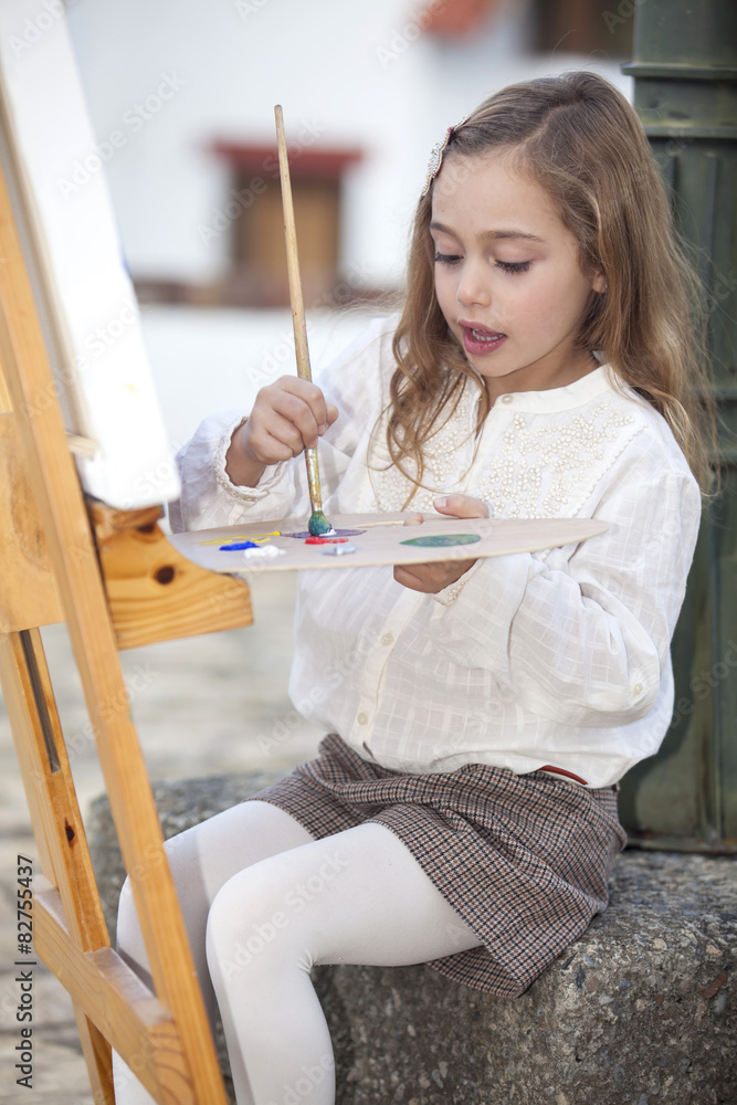 Niña pintando Stock Photo | Adobe Stock