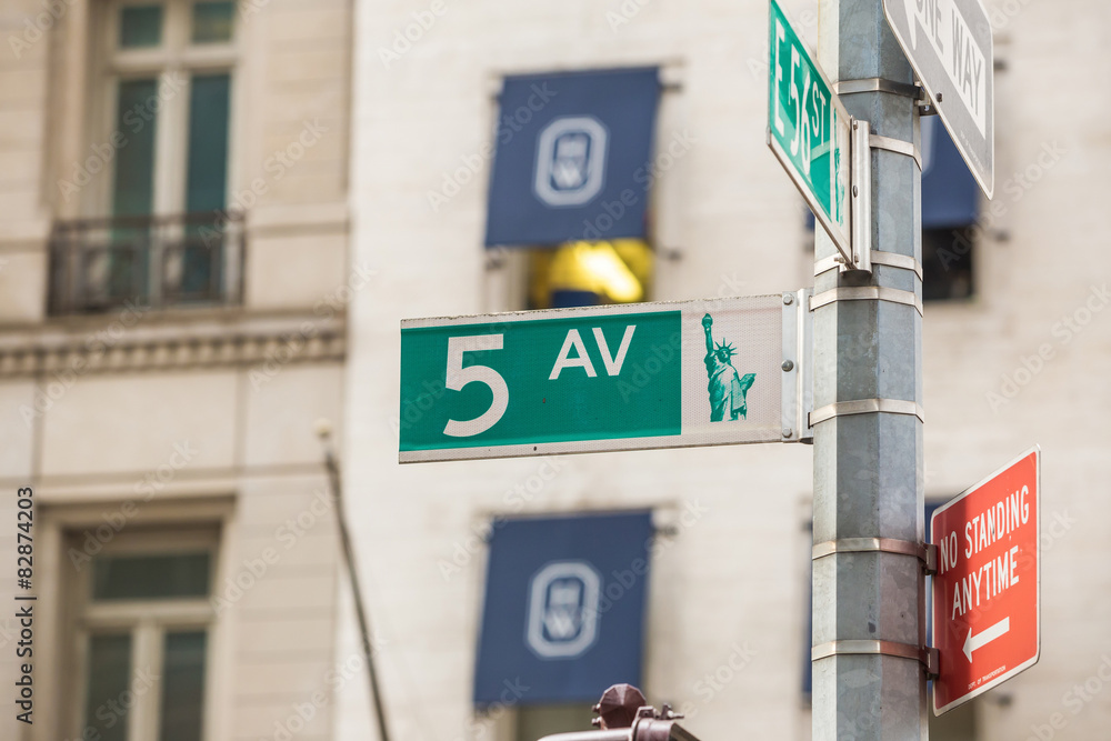 Fifth Avenue sign in pedestrian crossong, midtown Manhattan Stock Photo ...