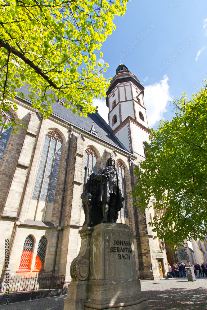 Thomaskirche mit Johann Sebastian Bach Denkmal Stock Photo | Adobe Stock