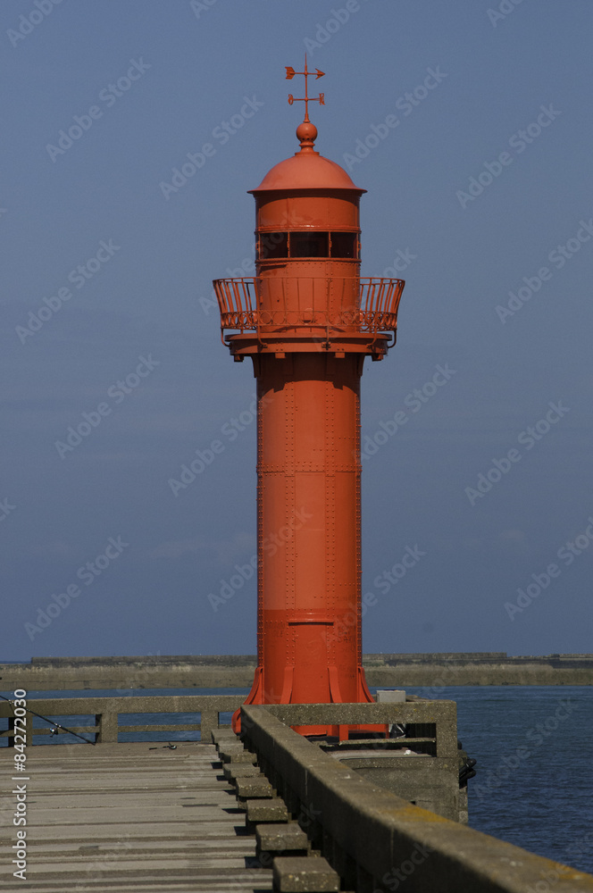 Le phare rouge de Boulogne-sur-Mer Photos | Adobe Stock