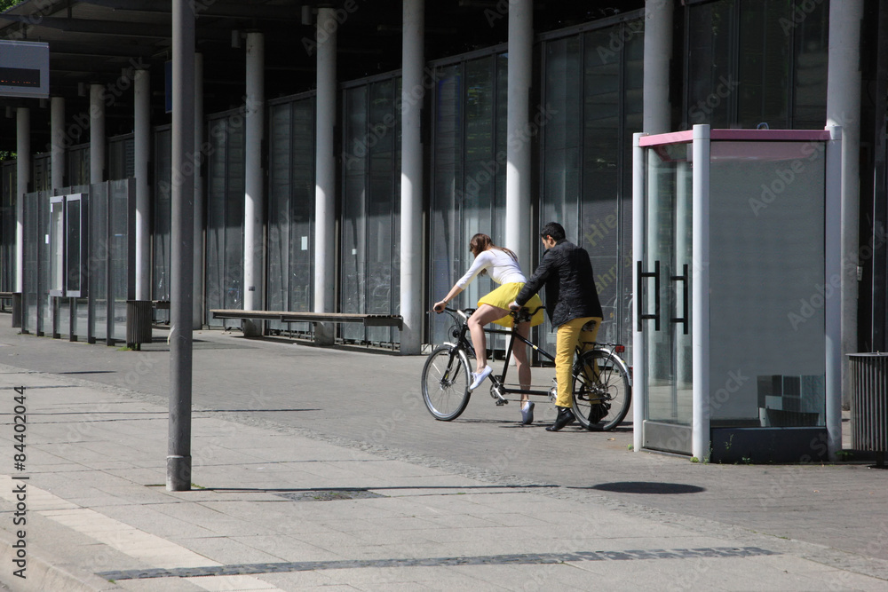 Spaß auf dem Tandem Stock-Foto | Adobe Stock