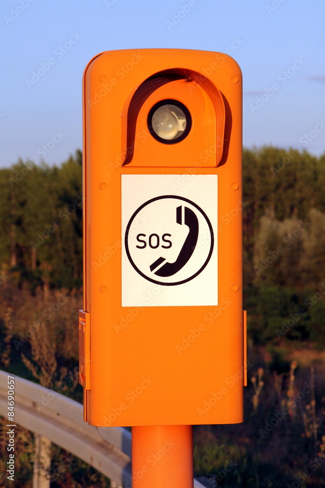 Notrufsäule auf der Autobahn Stock-Foto | Adobe Stock