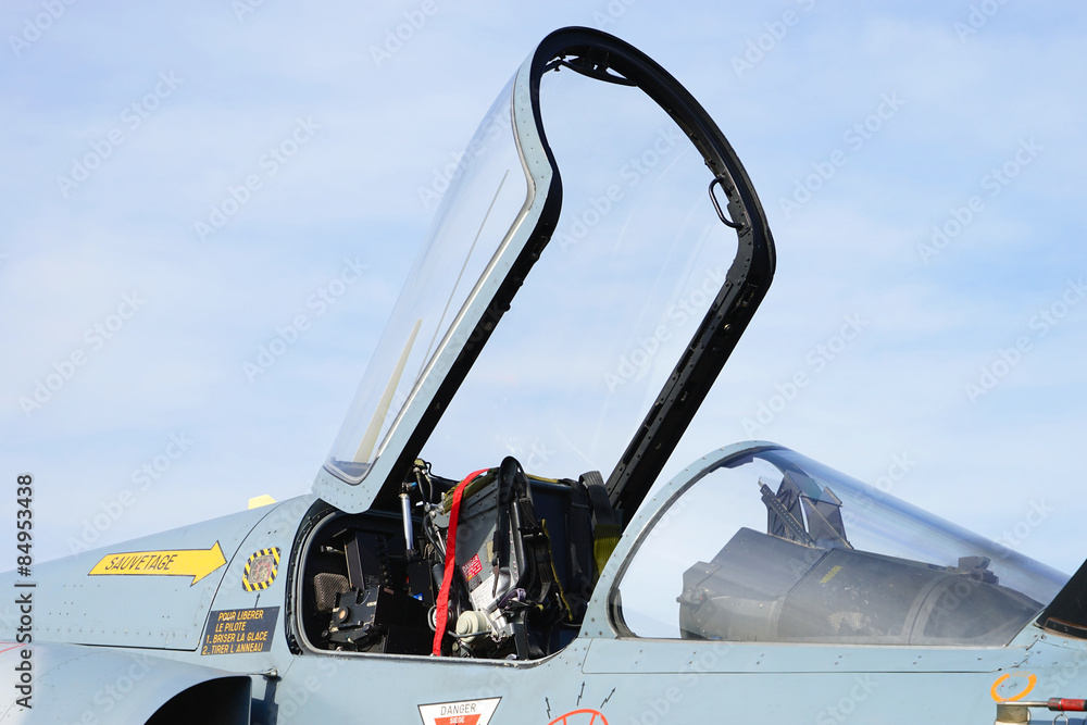 cockpit ouvert avion de chasse ภาพถ่ายสต็อก | Adobe Stock