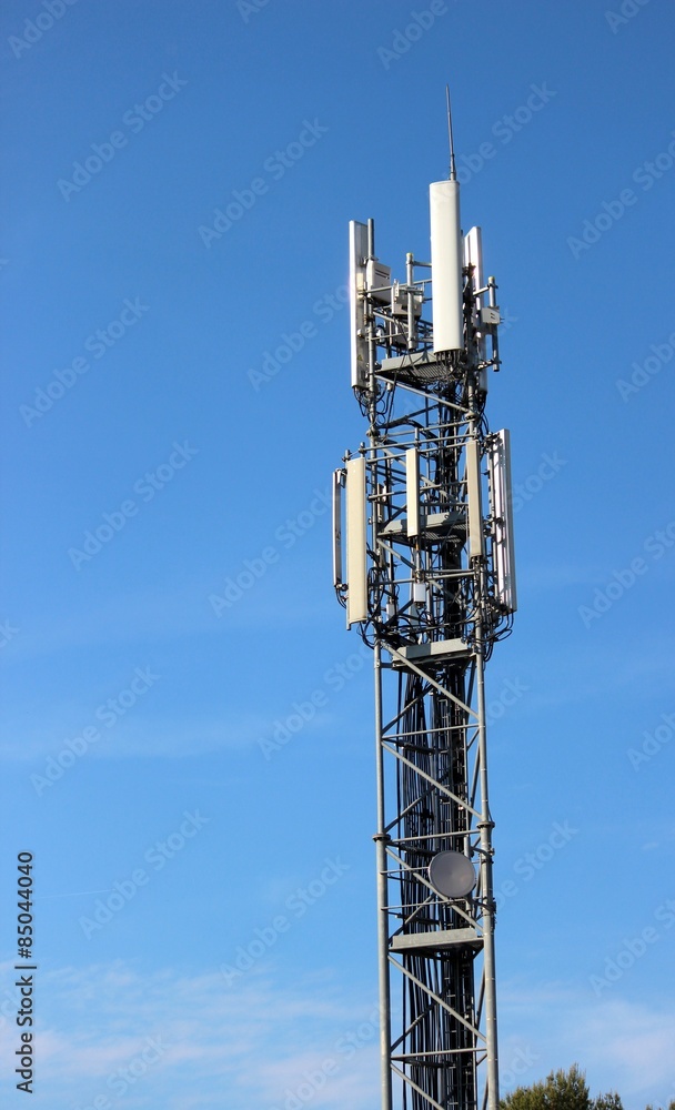 Antenne relais de téléphonie Stock Photo | Adobe Stock