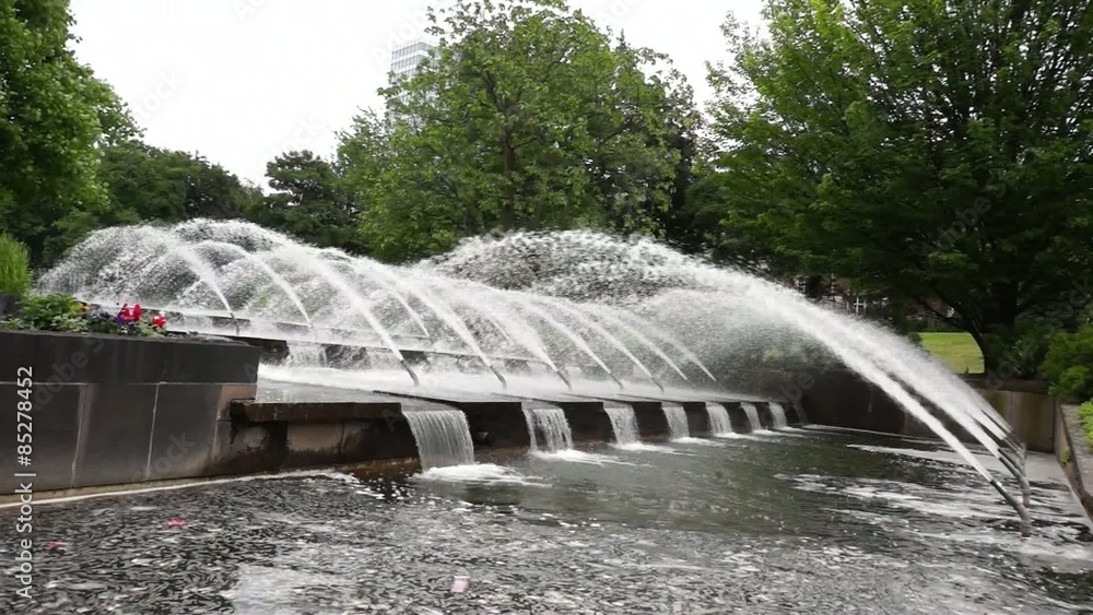 Springbrunnen im Park Planten un Bloomen Stock Video | Adobe Stock