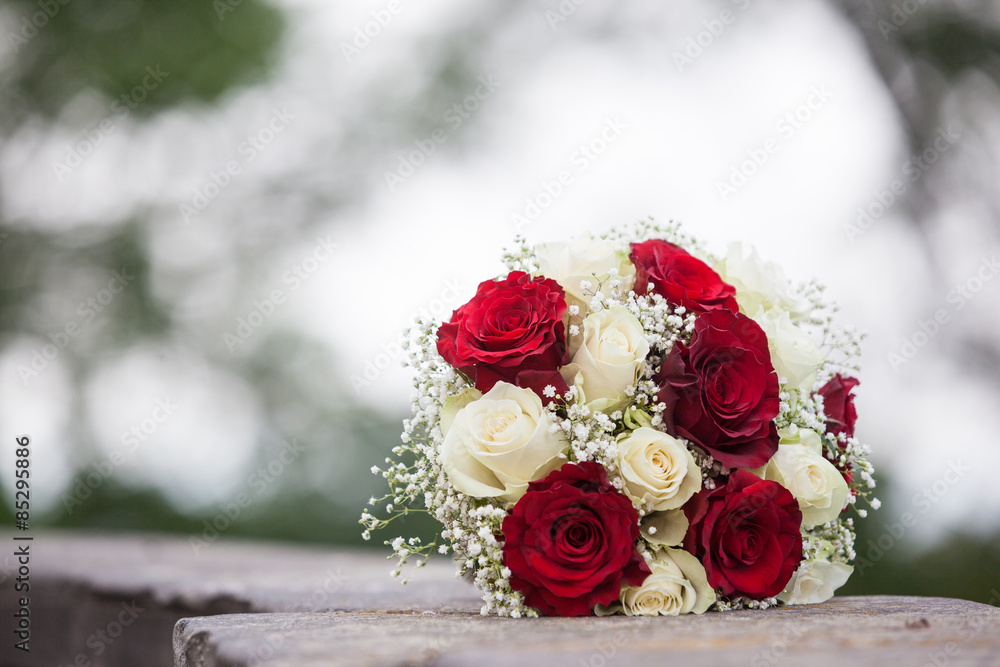 Blumenstrau Rote Und Weie Rosen