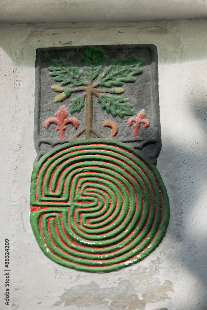 Labyrinth mit Lebensbaum an einem Haus, Altstadt von Zürich, Schweiz ...