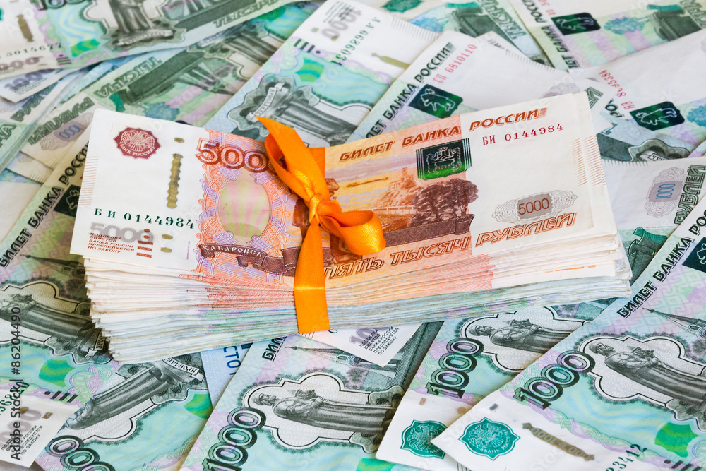 Пачка пятитысячных купюр в подарок на важные покупки! Stock Photo ...