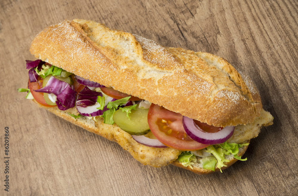 Bocadillo de pollo con vegetales Stock Photo | Adobe Stock
