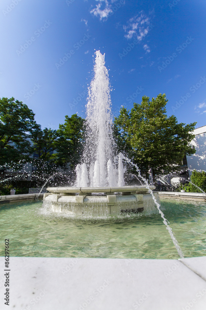 Springbrunnen Stock-Foto | Adobe Stock