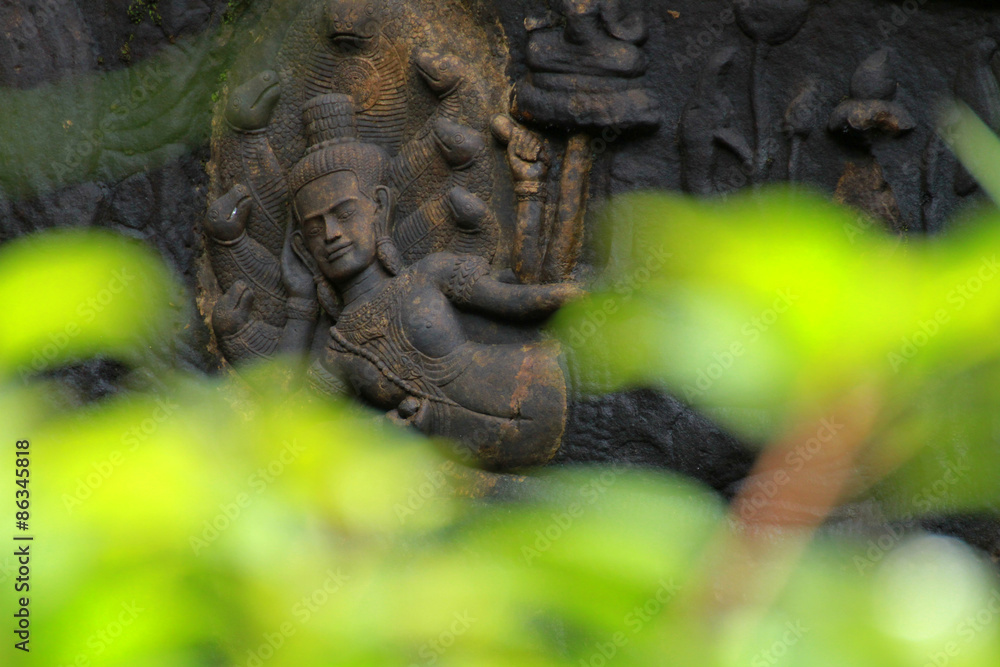 Foto de Lord Vishnu in a reclining repose lying on the serpent god ...
