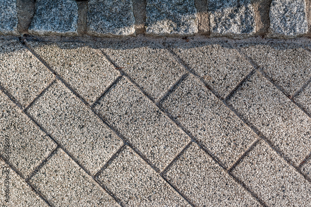 Pflaster mit Graniteinfassung Stock-Foto | Adobe Stock