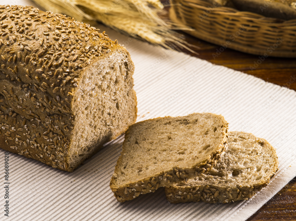 Pão de Centeio com grãos Stock-Foto | Adobe Stock