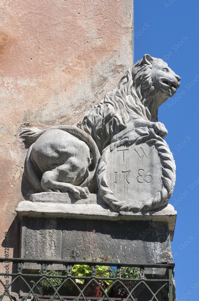 double-sided split statue of a lion on the house corner Stock Photo ...