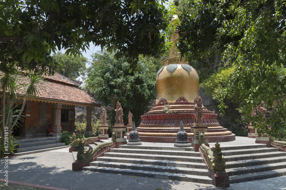 "Brahma Vihara Arama". Buddhistische Tempel und Klosteranlage auf Bali ...