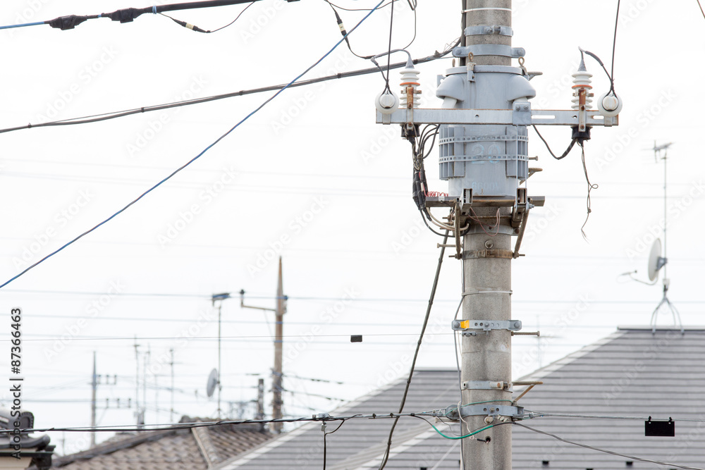 Foto de Japanese electric distribution transformer mounted on a utility ...